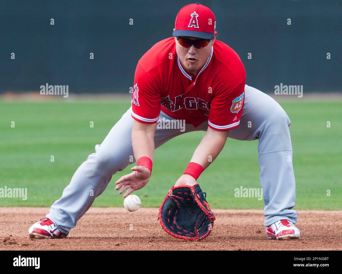 Los Angeles Angels infielder Ji-Man Choi fields a grounder during a ...