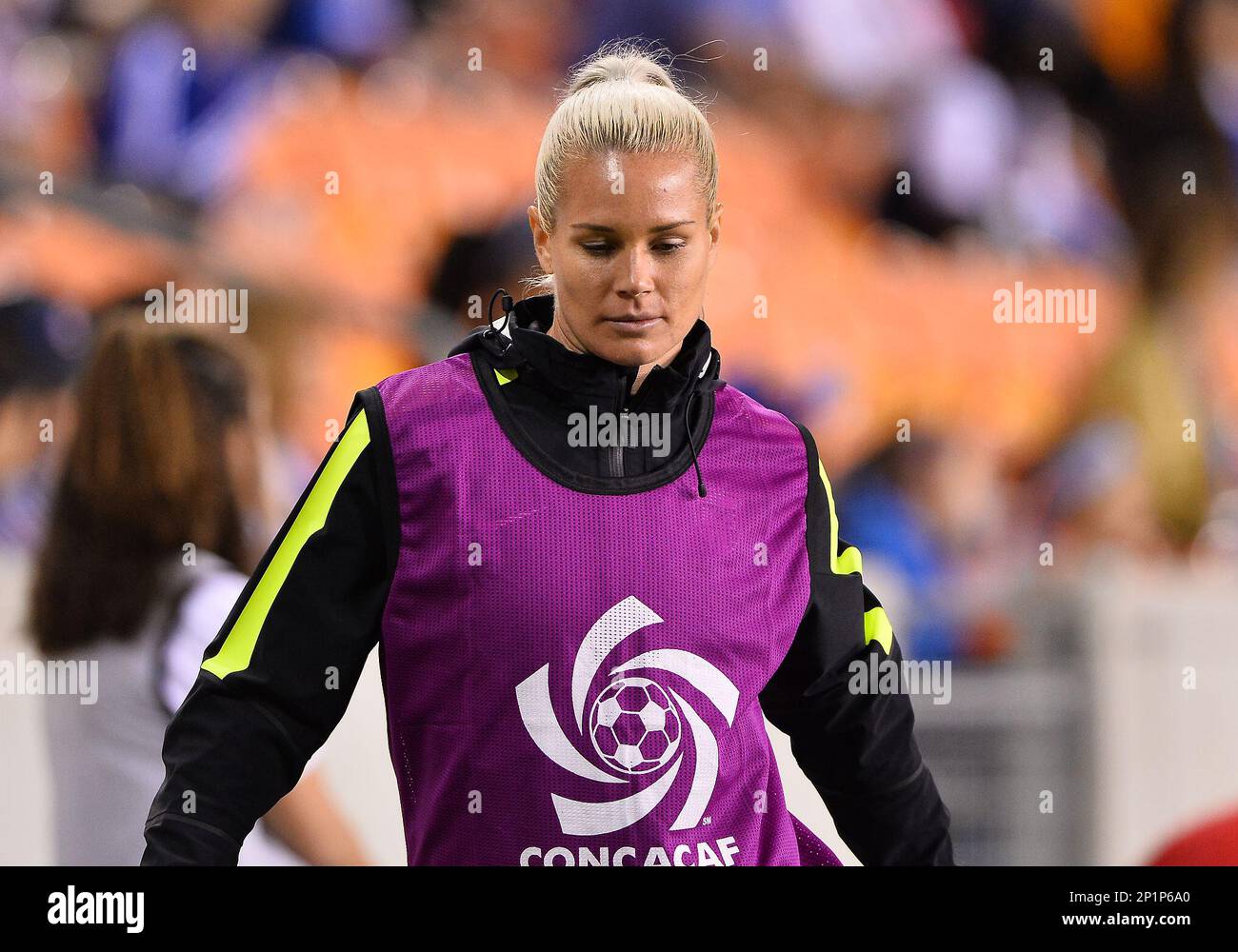 United States reserve goal keeper Ashlyn Harris warms un during Olympic ...