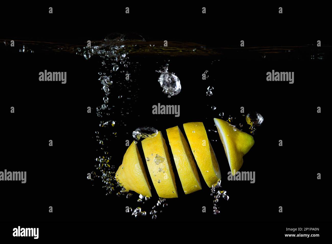 Sliced lemon water splash on black background showing water level Stock ...