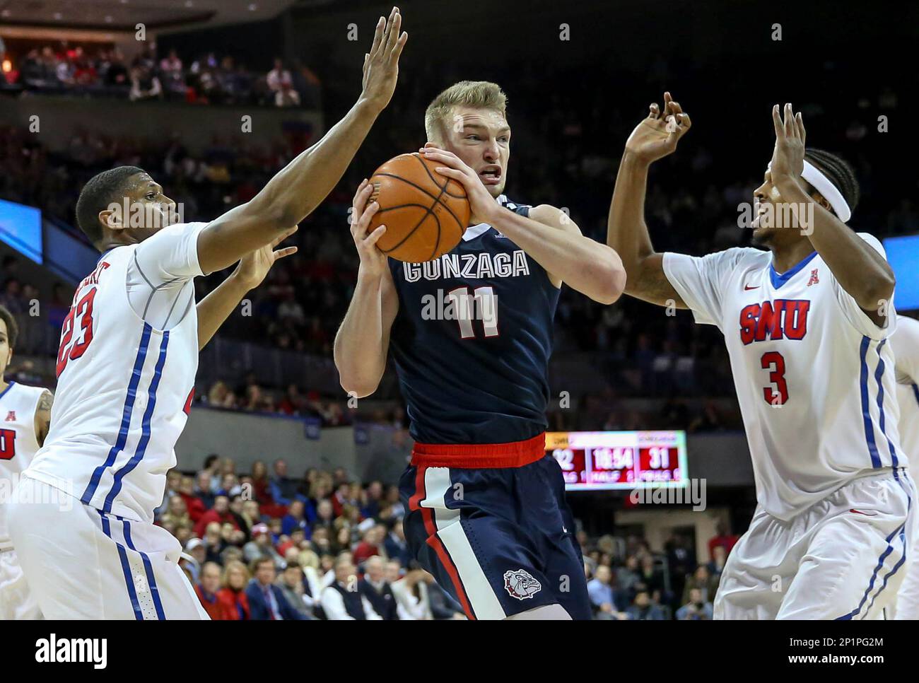 13 February 2016 - Gonzaga forward Domantas Sabonis (#11) looks to make a pass against SMU ...