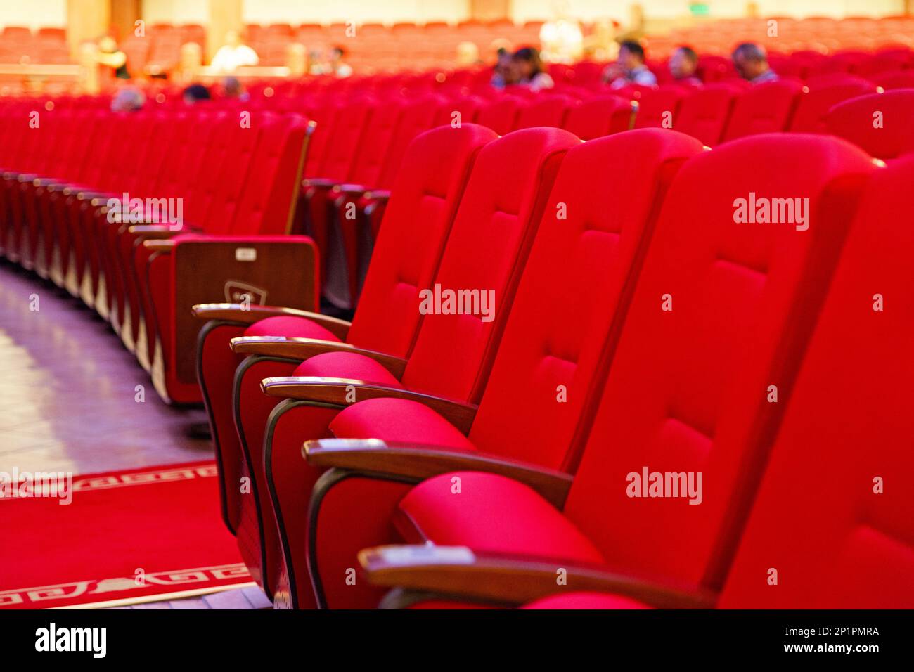 Rows of red seats in a stage theater Stock Photo - Alamy