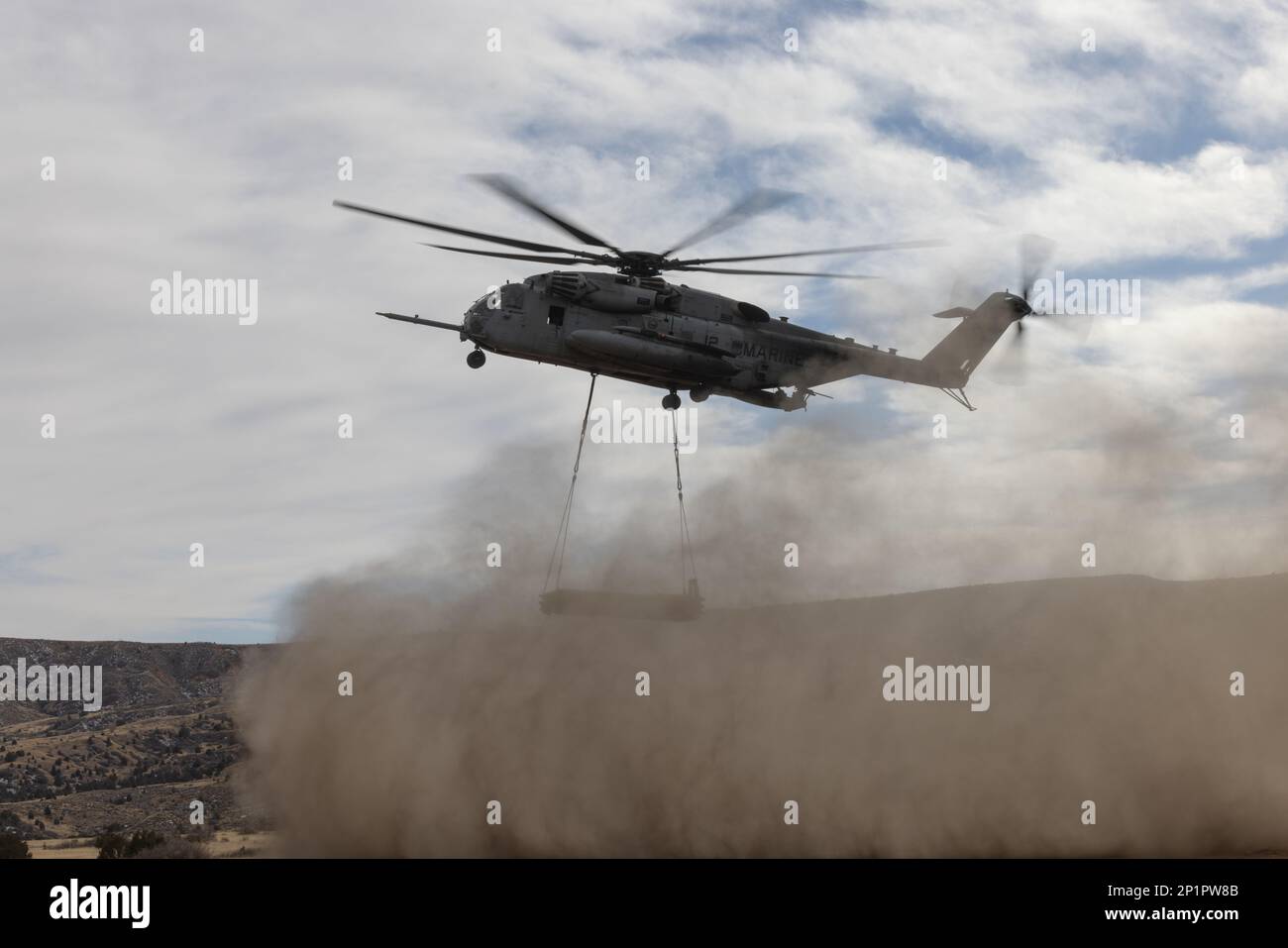 U.S. Marines with Marine Heavy Helicopter Squadron (HMH) 464 conduct ...