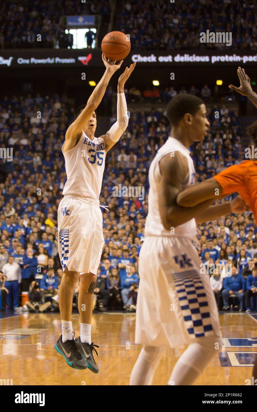 February 6, 2016: Kentucky Wildcats forward Derek Willis (35) shoots ...