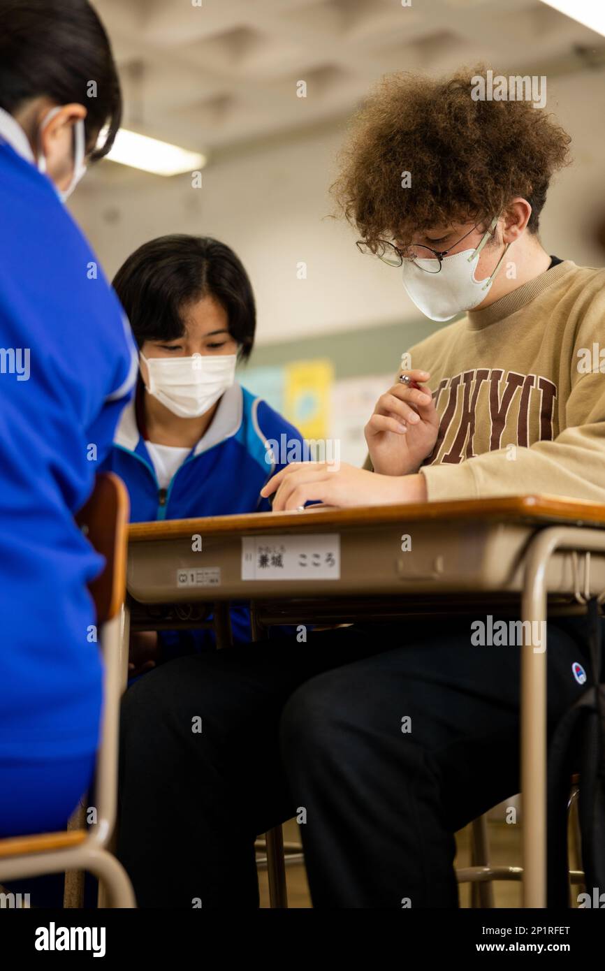 American and Japanese students answer worksheet questions during ...