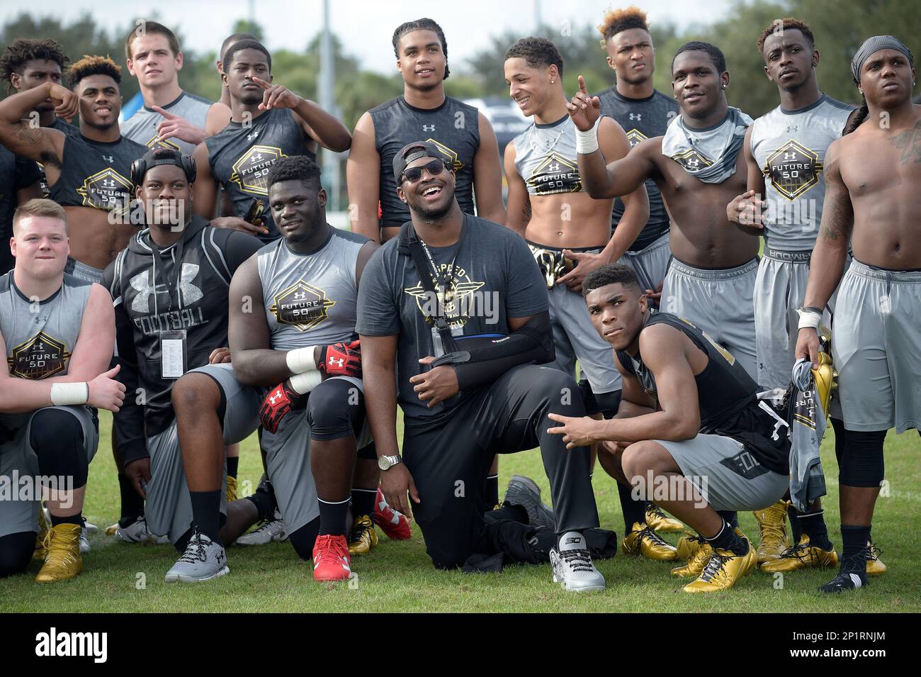 Offensive lineman Calvin Ashley, center, poses for a group photo during ...