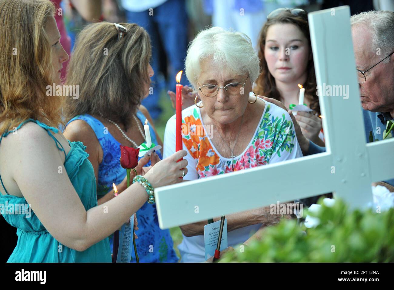 Family members of Nique Leili (from left) Amy Elk (sister), Kathy White ...