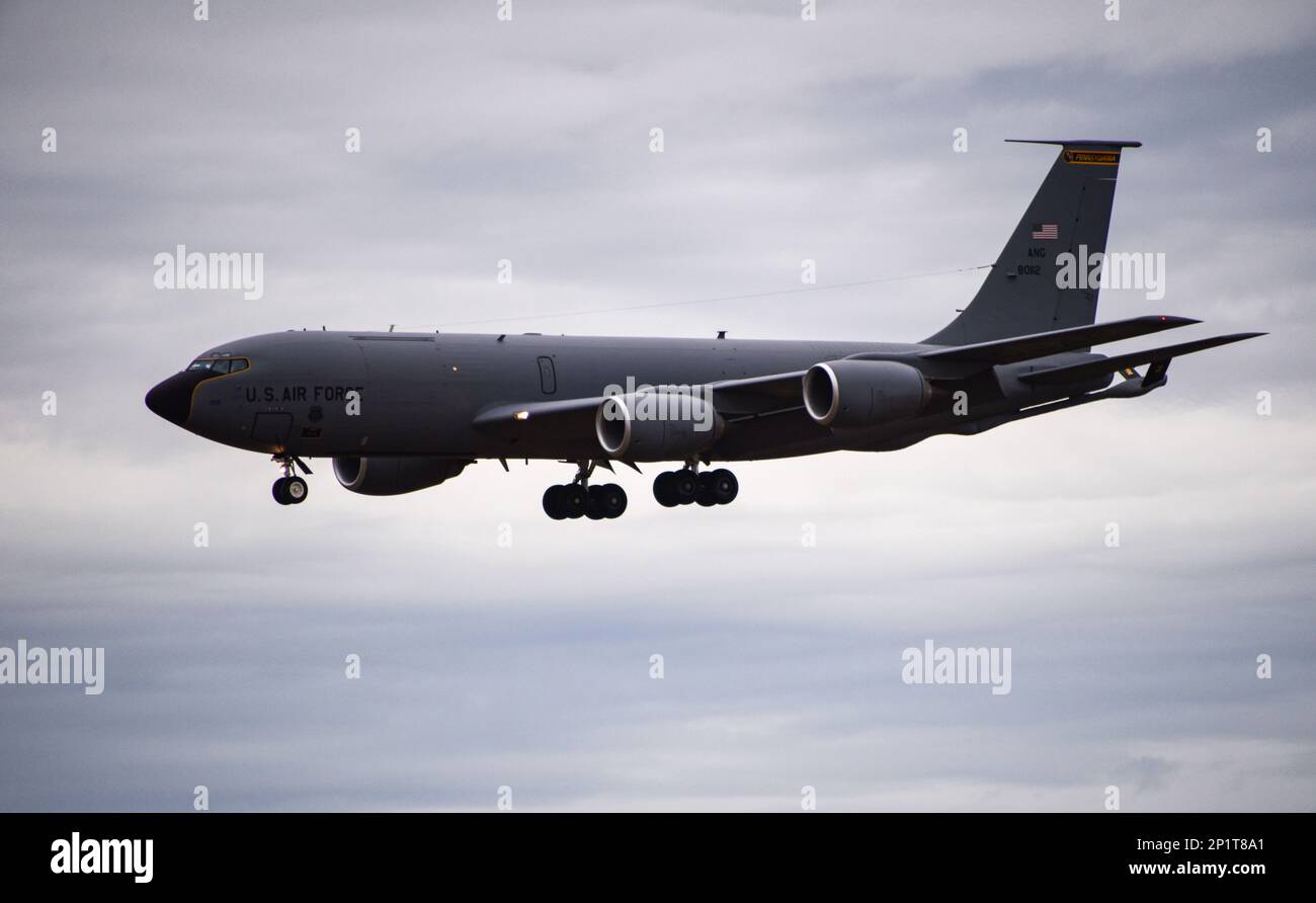 Nearly 100 Pennsylvania Air National Guardsmen with the 171st Air ...