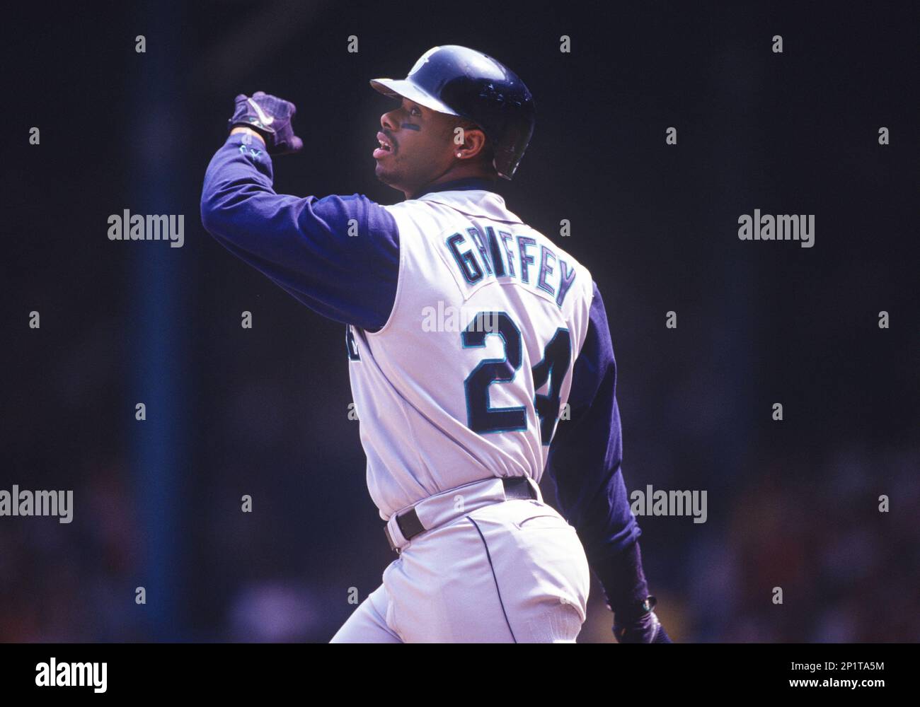Seattle Mariners outfielder Ken Griffey Jr. (24) bats in 1998. (Al ...