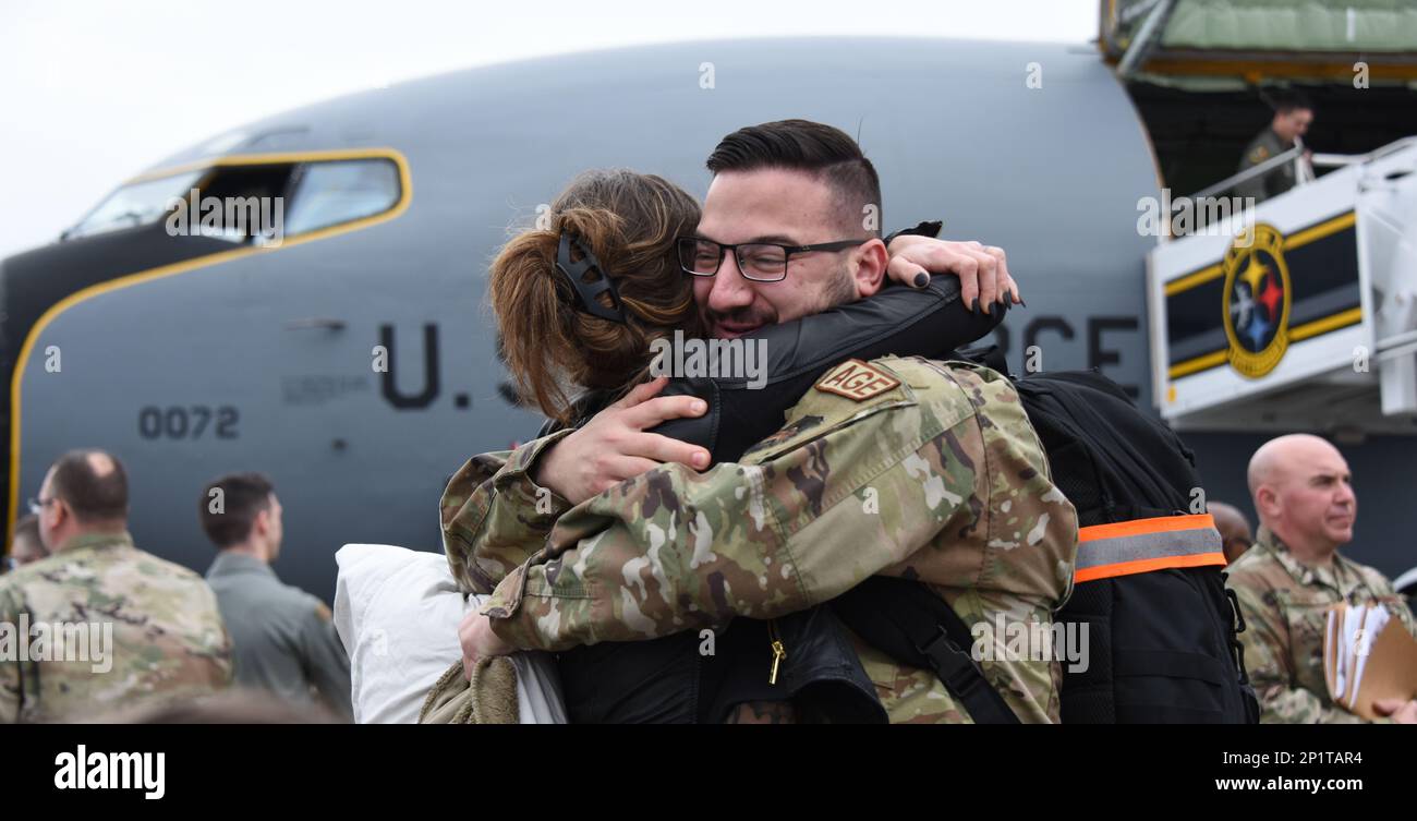 Nearly 100 Pennsylvania Air National Guardsmen with the 171st Air ...