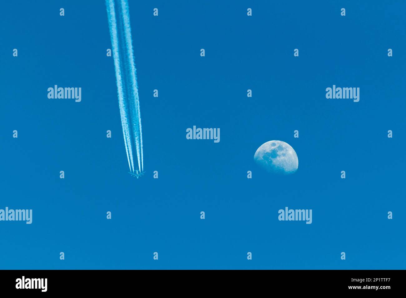 Plane and the moon hi-res stock photography and images - Alamy