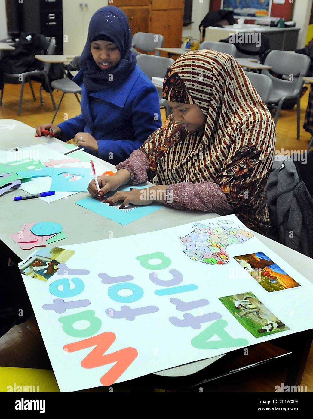 In this photo taken Dec. 21, 2015, Kadra Ahmed, left, and Fartun Ali ...