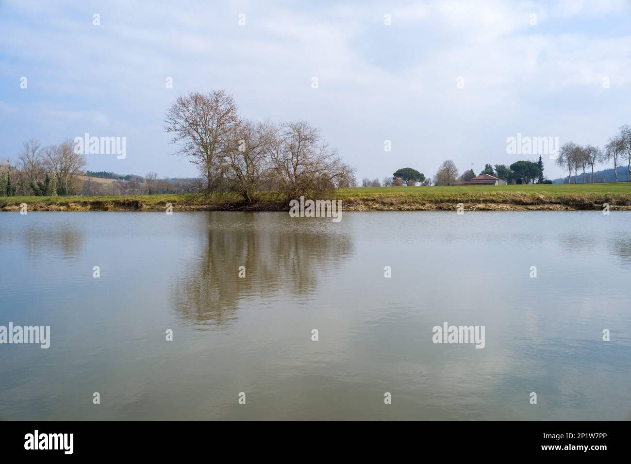 Sprinkling tarn rain hi-res stock photography and images - Alamy