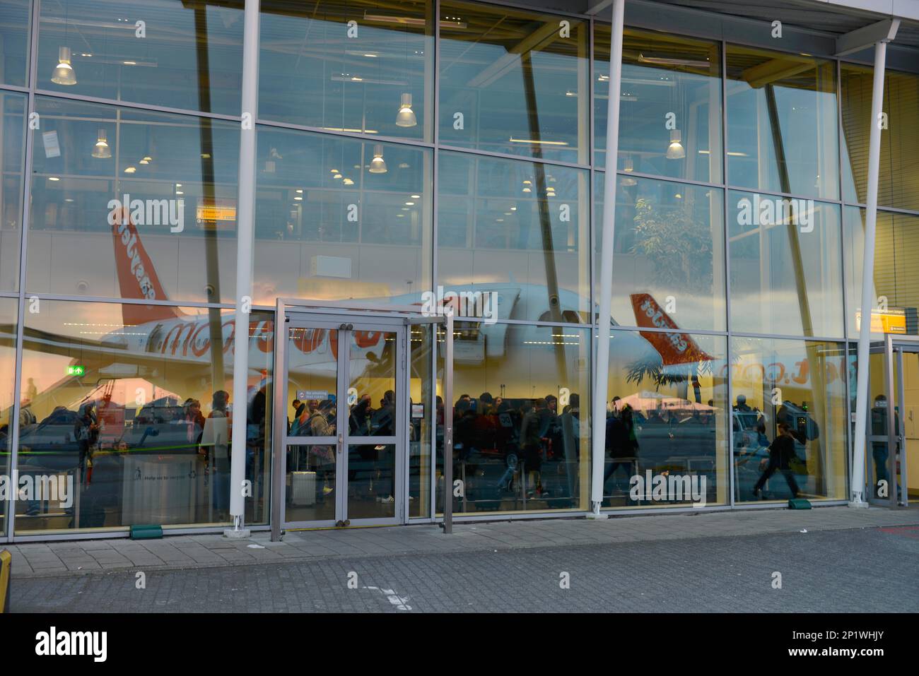 Gate, Easyjet, Schiphol Airport, Amsterdam, Netherlands Stock Photo - Alamy