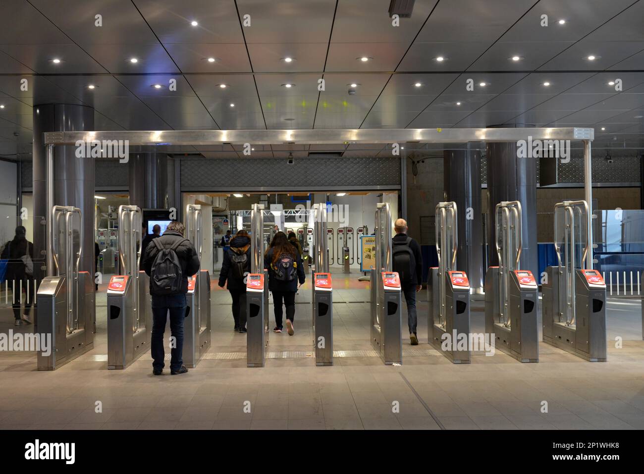 Access control, Metro, Amsterdam Centraal, Stationsplein, Amsterdam ...