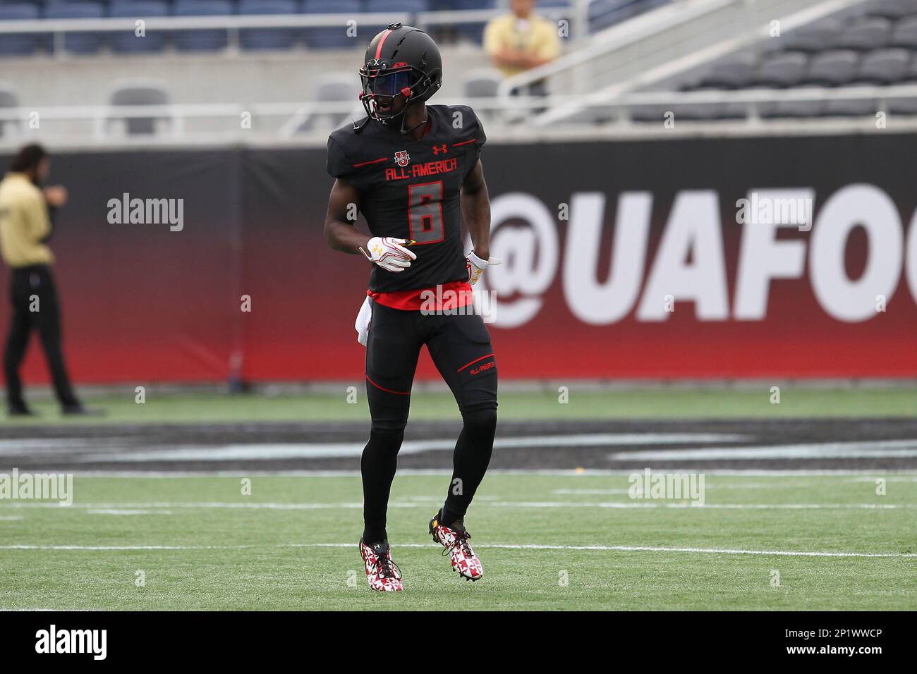 02 January 2016: Team Armour (BLACK) wide receiver Tino Ellis (8 ...
