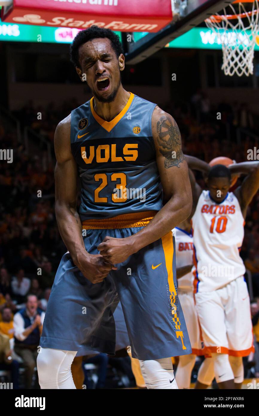 January 6, 2016: Derek Reese #23 of the Tennessee Volunteers celebrates ...