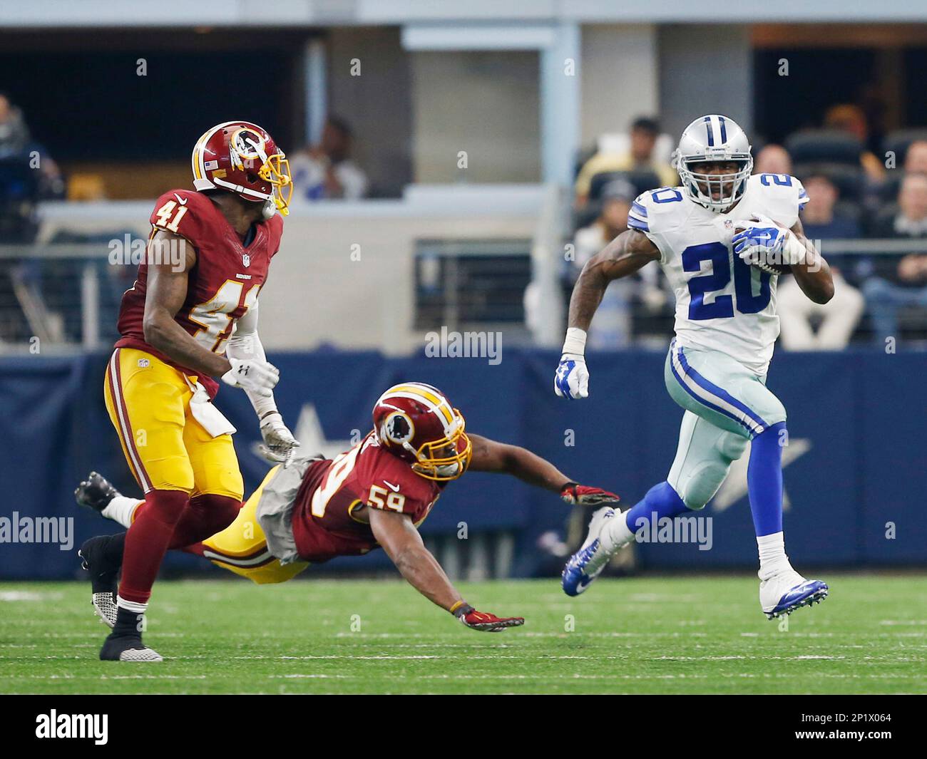Dallas Cowboys running back Darren McFadden (20) escape from Washington ...