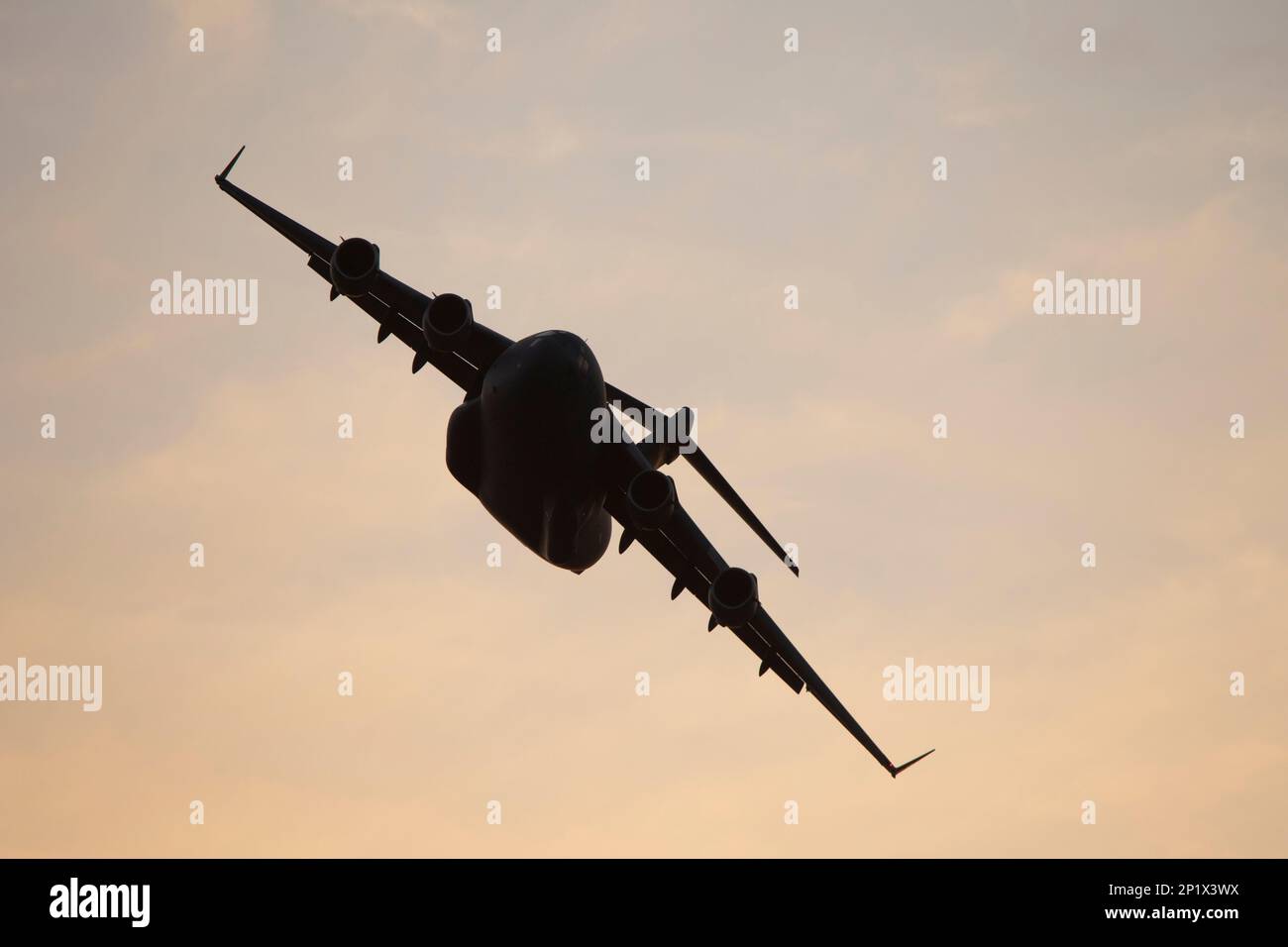 A USAF C-17 Globemaster demonstrating slow flight capability at the ...