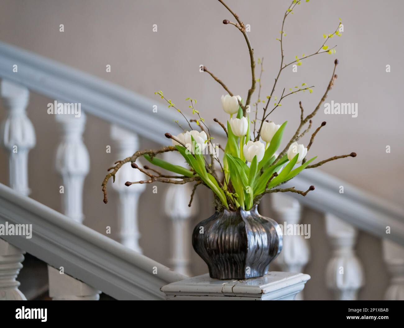 Simple flower arrangement hi-res stock photography and images - Alamy