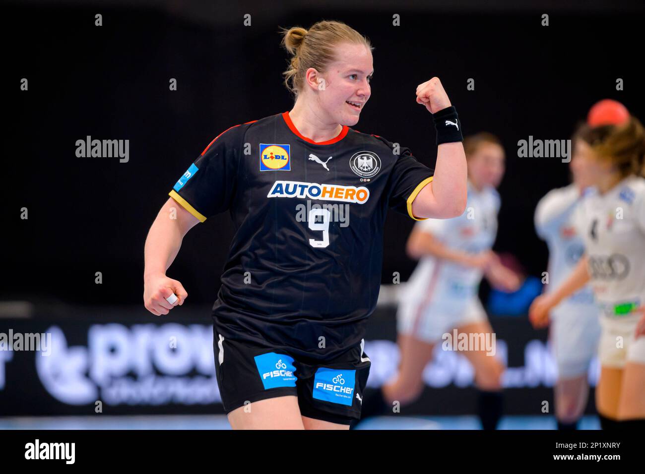Team handball photos hi-res stock photography and images - Alamy