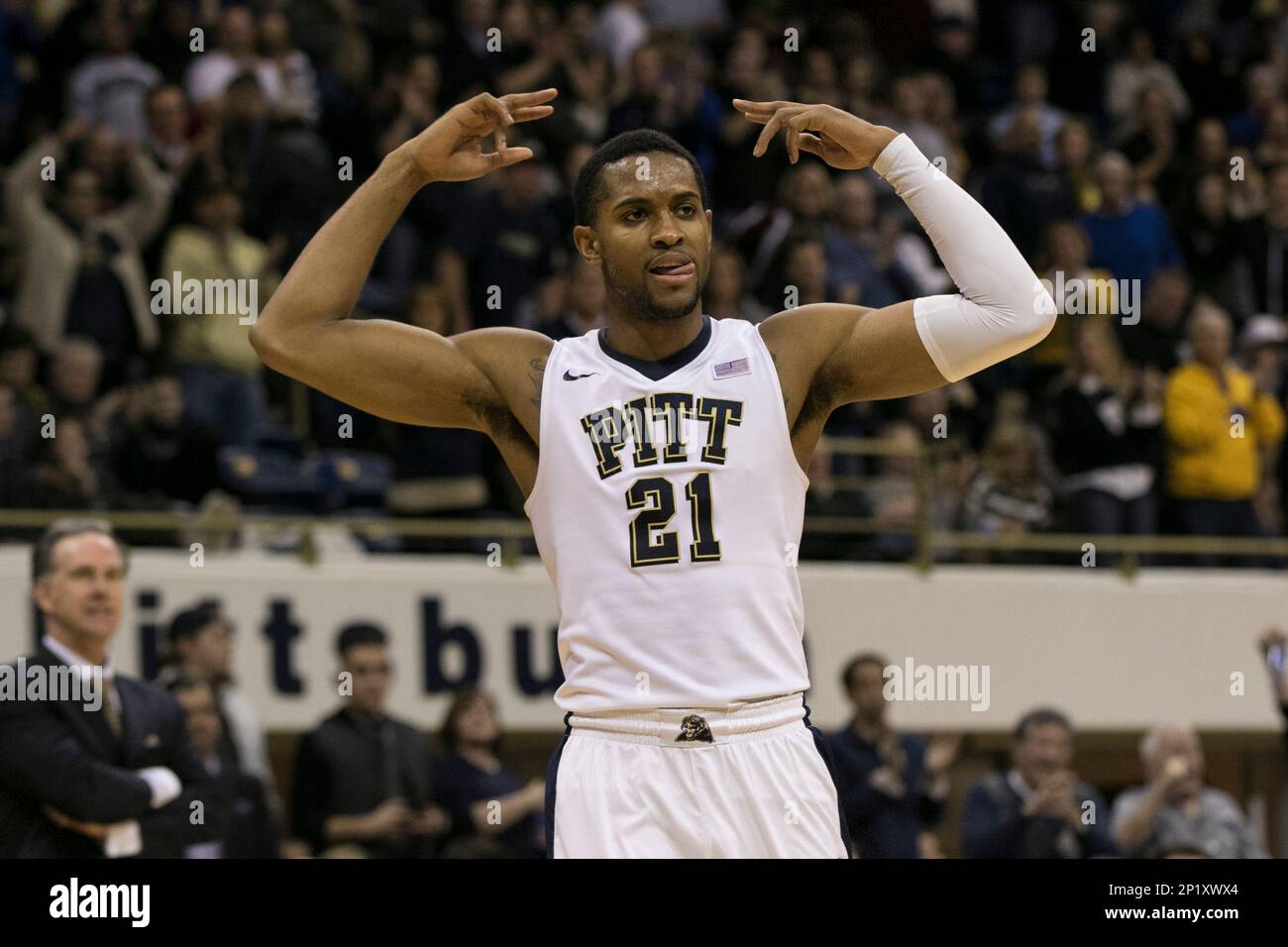 30 December 2015: Pittsburgh Panthers Forward Sheldon Jeter (21) tries ...