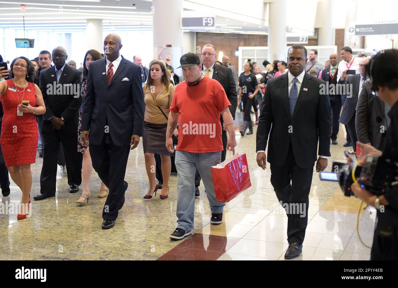 Passenger Larry Kendrick, middle, walks with Hartsfield-Jackson Atlanta ...