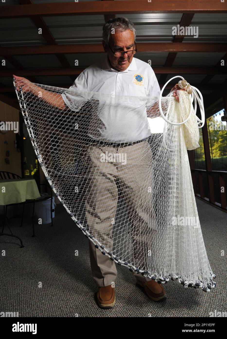 ADVANCED FOR RELEASE FRIDAY, DECEMBER 25, 2015 Mike Usina shows a ...