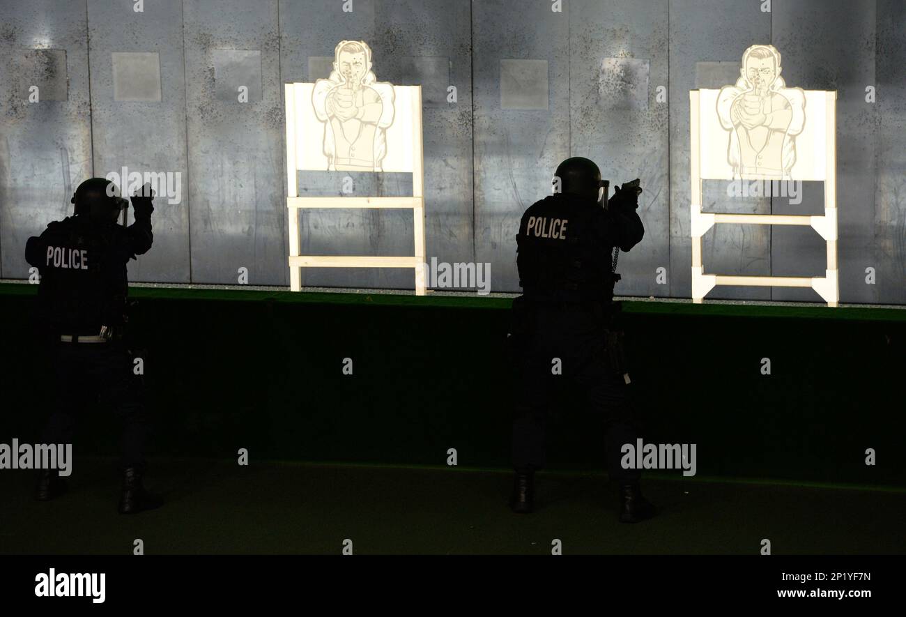 Special Assault Team (SAT) officers of the Tokyo Metropolitan Police ...