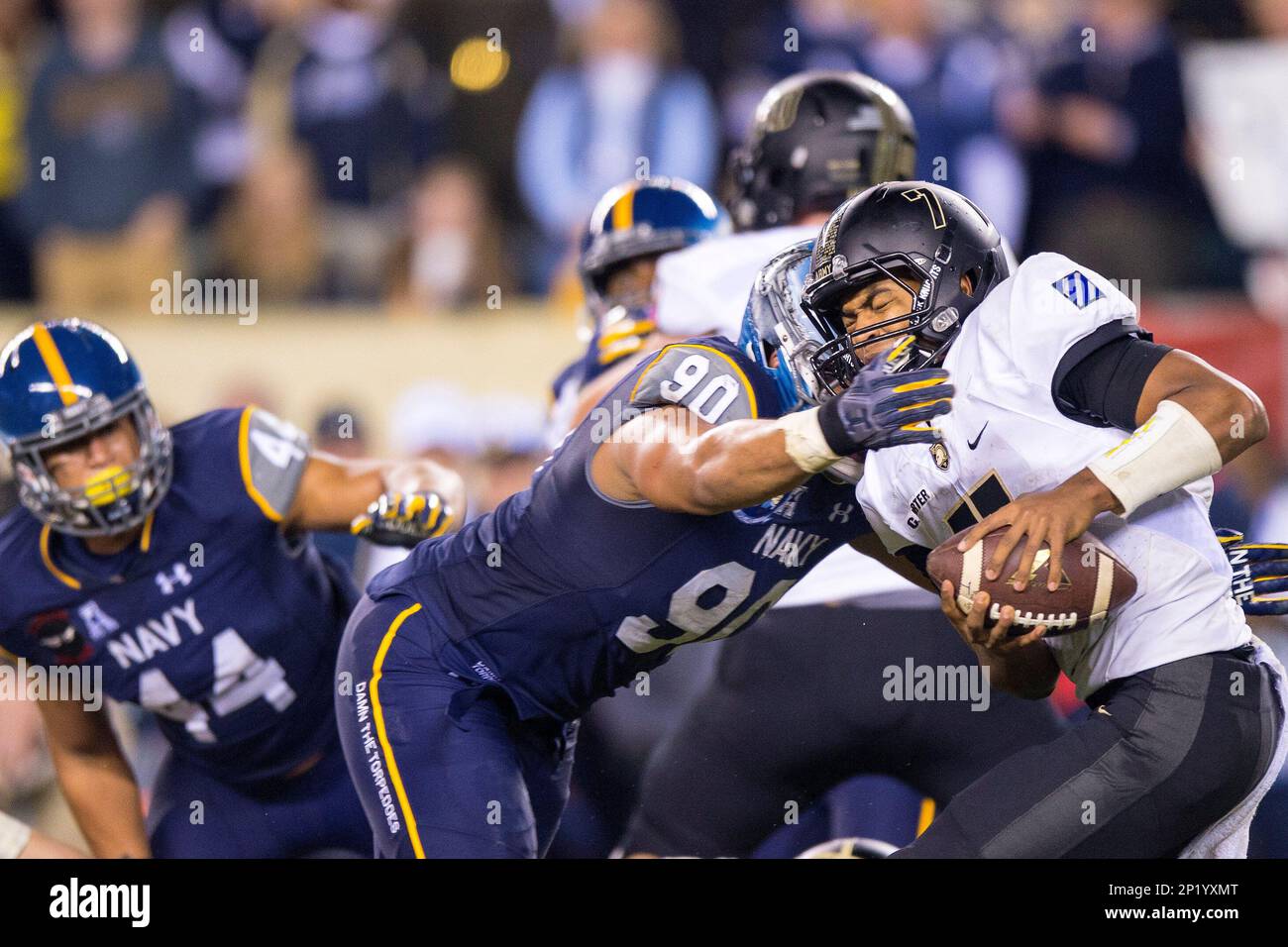 12 December 2015: Army Black Knights quarterback Chris Carter (7 ...