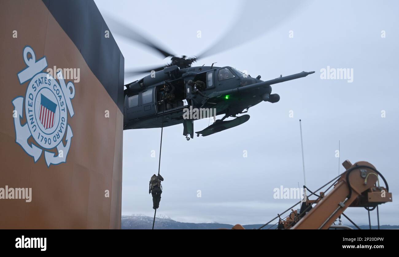 Coast Guard Maritime Security Response Team (MSRT) West members fast ...