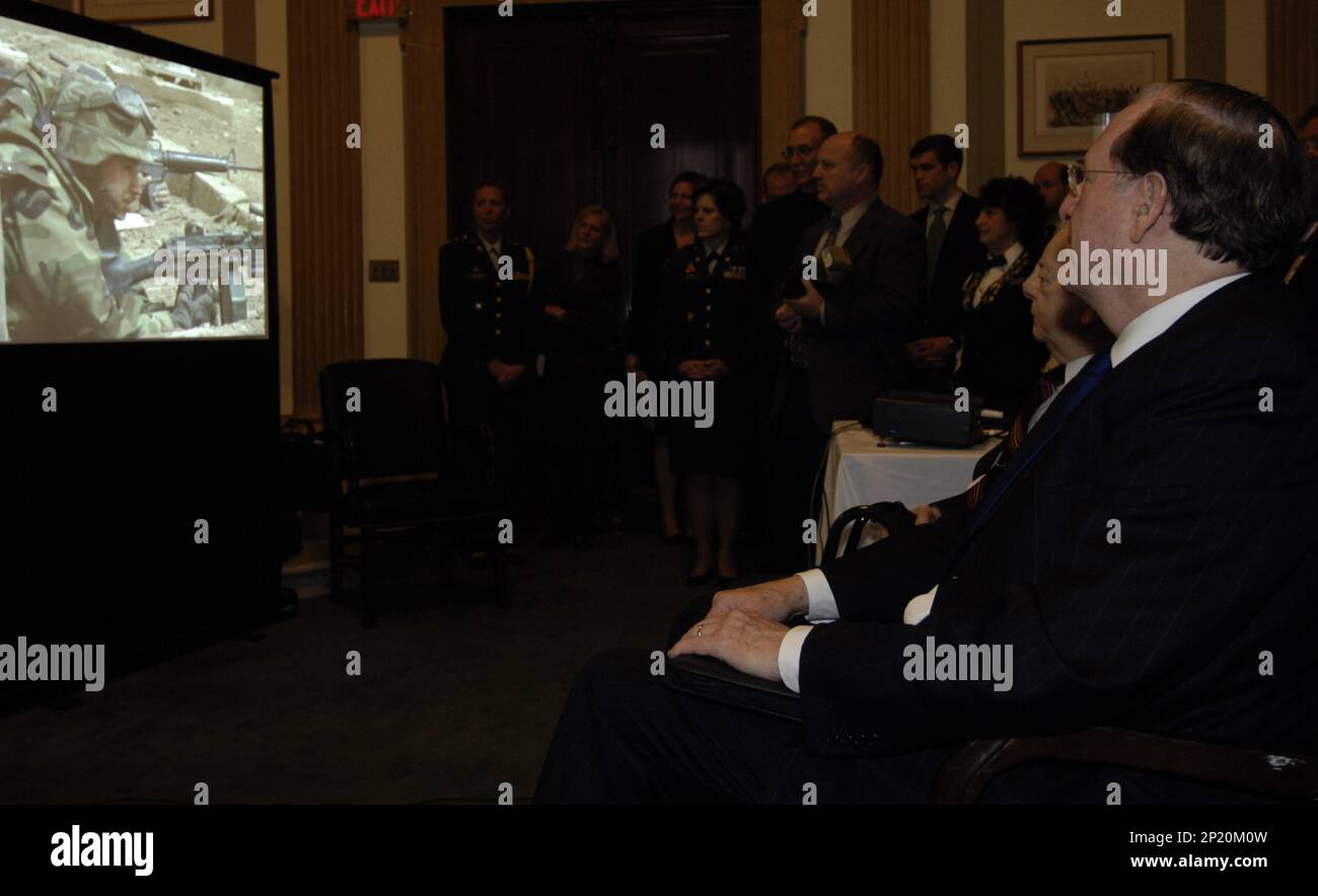 Lt. Gen. james R. Helmly, Chief of the Army Reserve, unveiled the ...