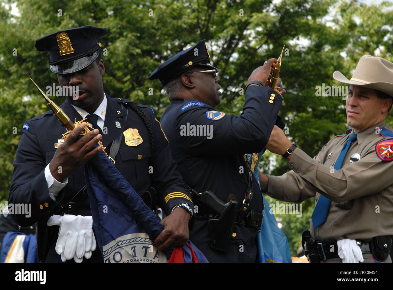 From left, Off. Derrick King of the DC MPD, Master Patrol Officer Al ...