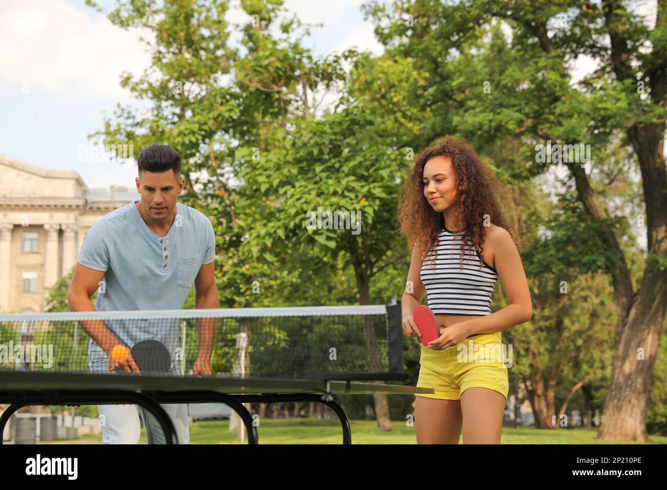 African couple playing tennis hi-res stock photography and images - Alamy