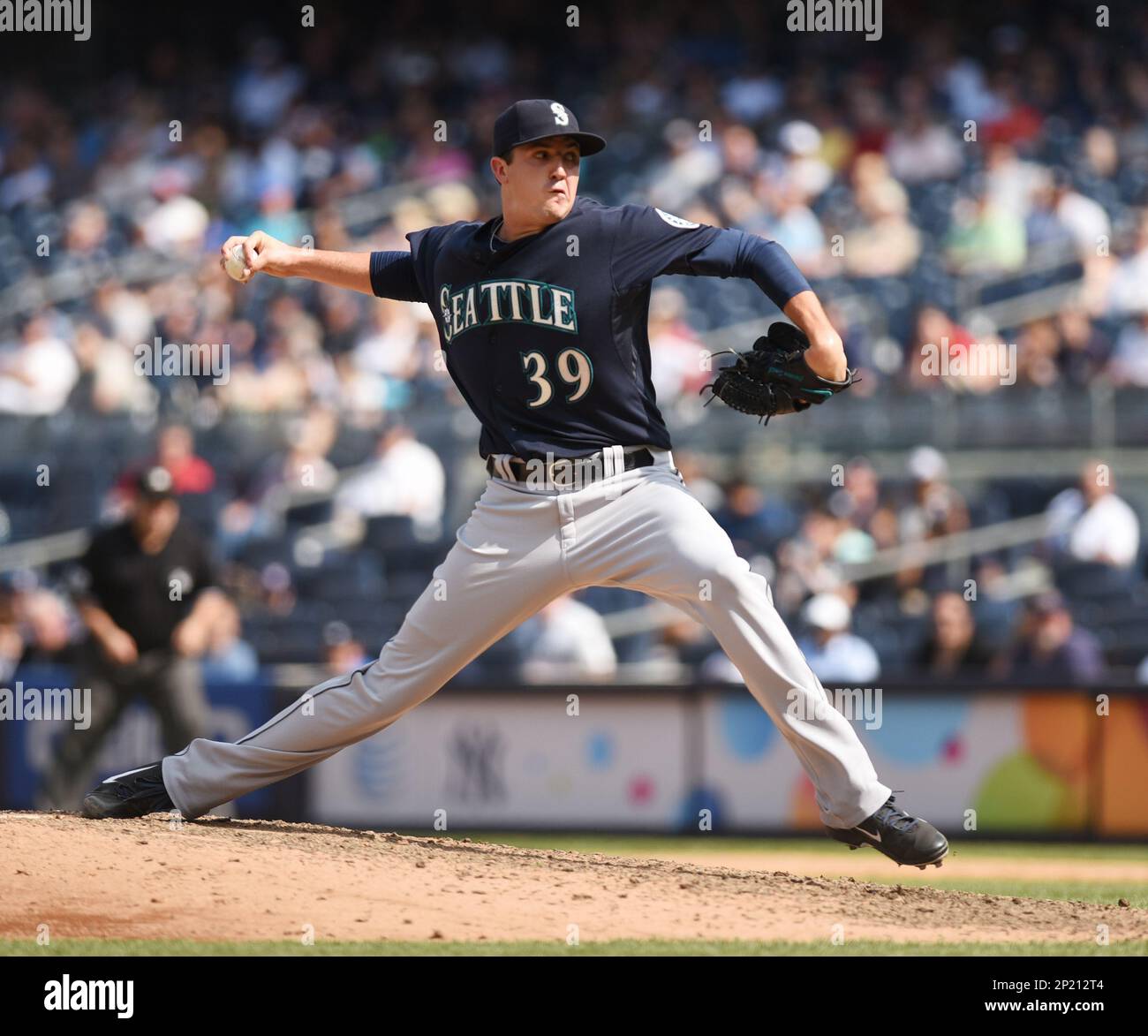 Seattle Mariners pitcher Carson Smith (39) during game against the New ...