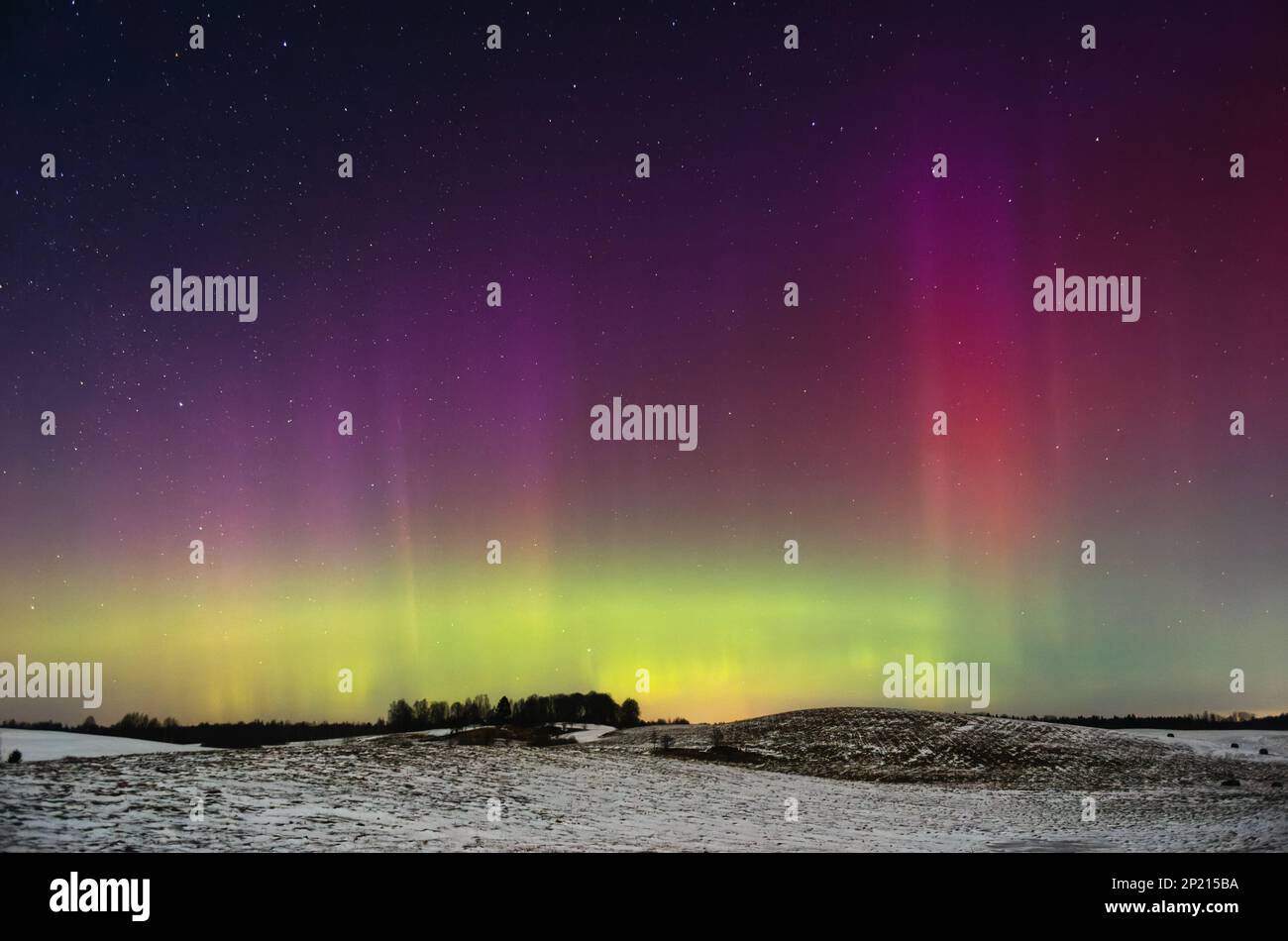 Northern lights - Aurora borealis dancing in the night sky Stock Photo ...