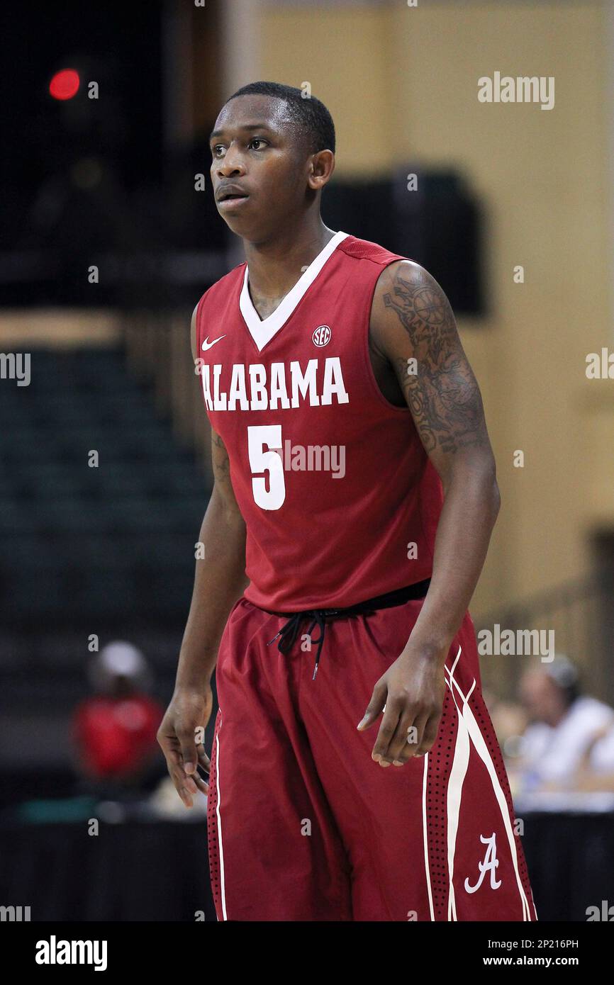 29 November 2015: Alabama Crimson Tide guard Justin Coleman (5) during ...