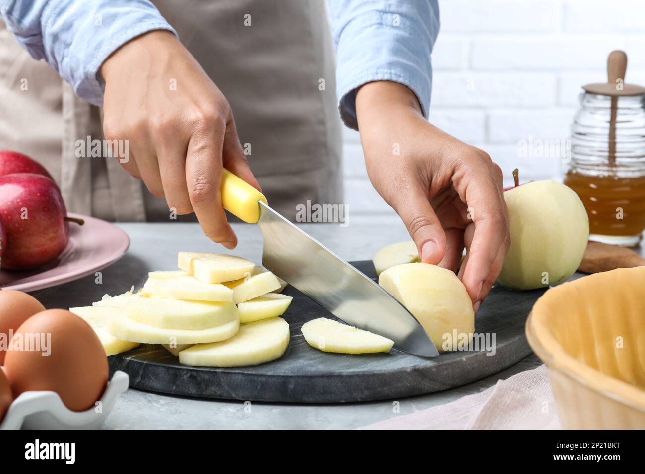 Cutting apple hi-res stock photography and images - Alamy