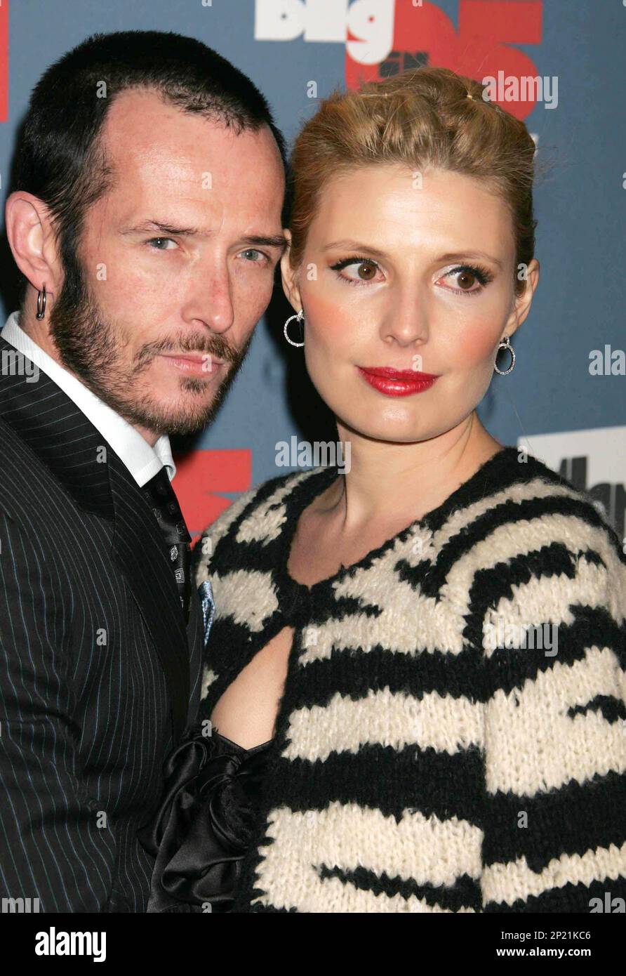 Photo by: Westcom/STAR MAX/IPx12/3/05Scott Weiland and wife at the "VH1 ...