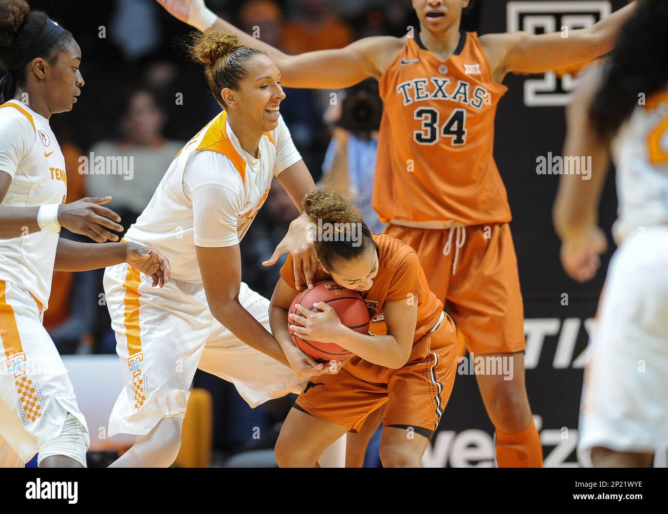 November 29, 2015: Texas Longhorns guard Brooke McCarty (11) protects ...