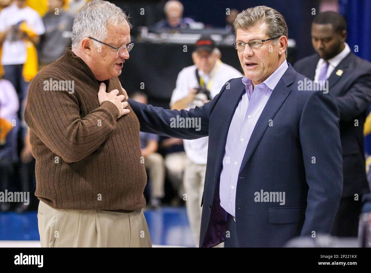 30 Nov. 2015: Chattanooga Lady Mocs head coach Jim Foster and ...