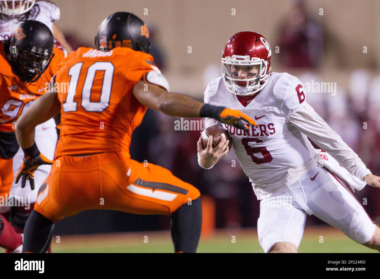 November 28, 2015: Oklahoma Sooners quarterback Baker Mayfield (6) during the NCAA Division 1 ...
