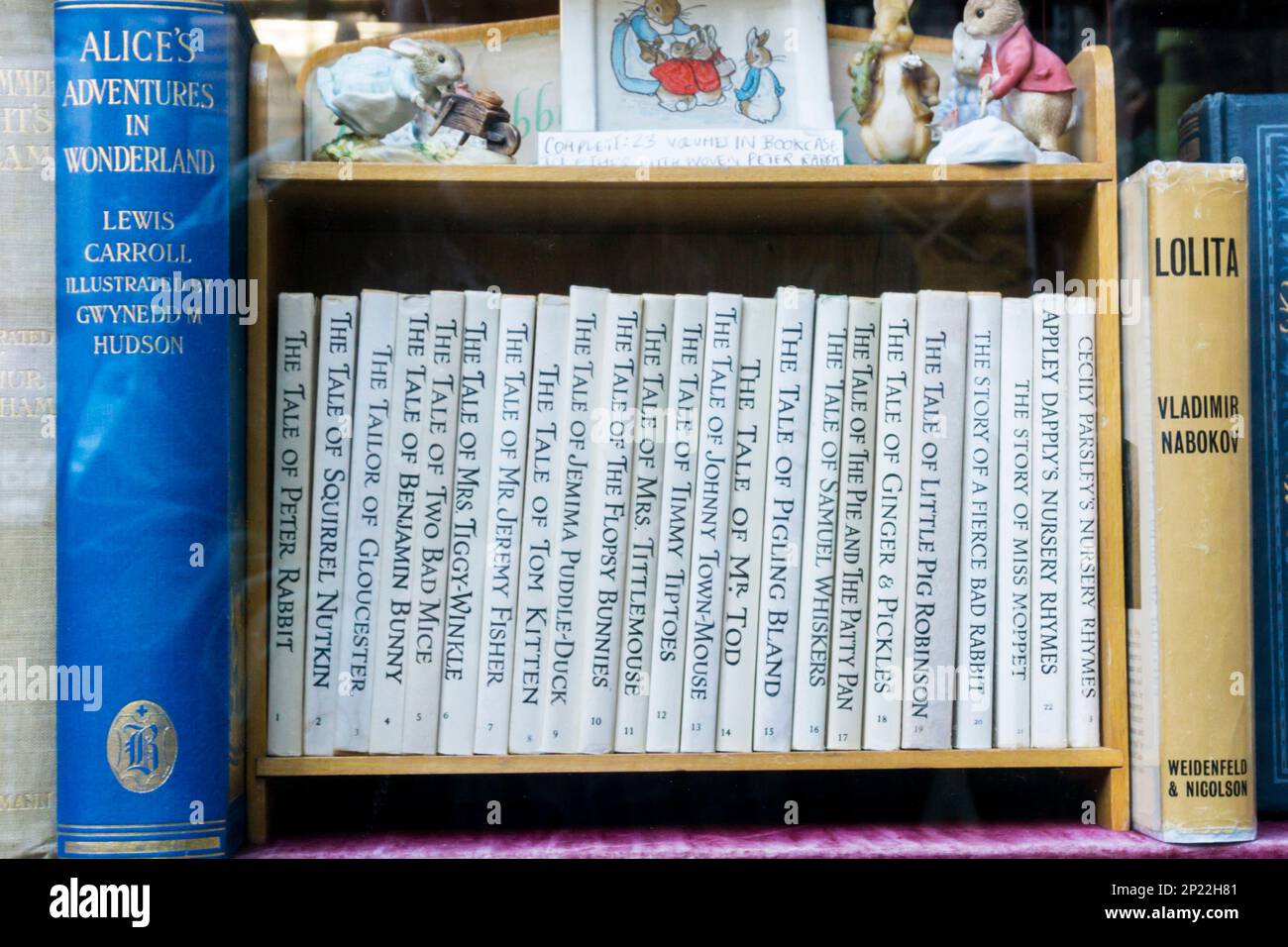 Peter rabbit beatrix potter hi-res stock photography and images - Alamy