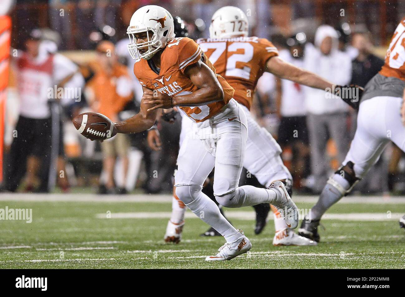 Texas quarterback Jerrod Heard (13) during first quarter of an NCAA ...