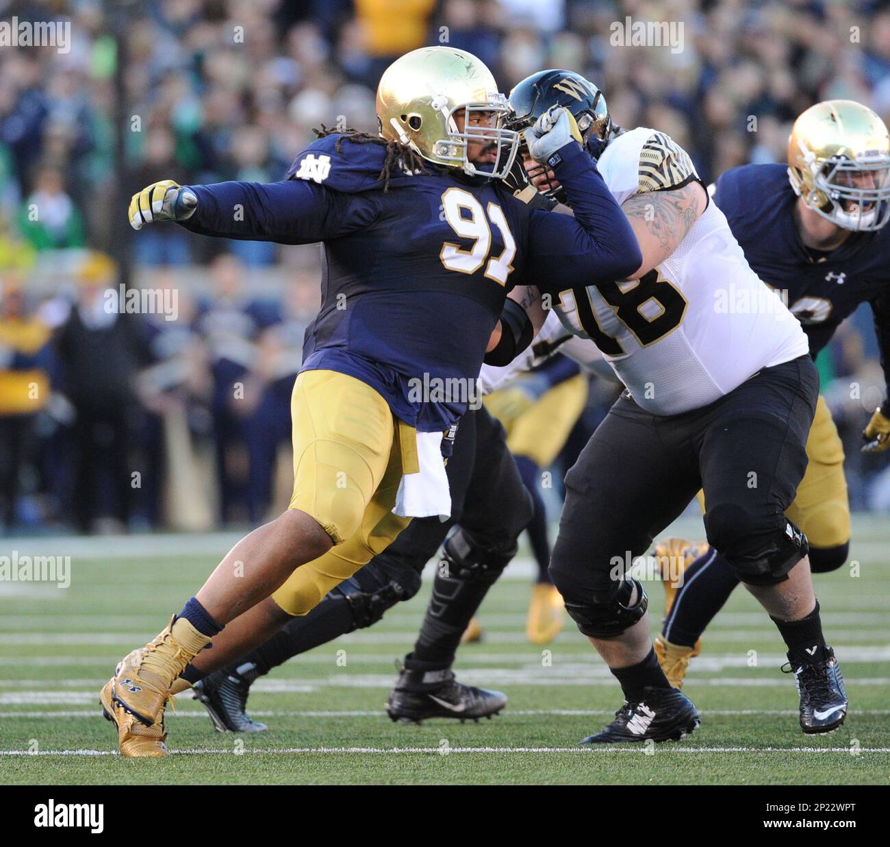 Notre Dame Fighting Irish Sheldon Day (91) during a game against the ...