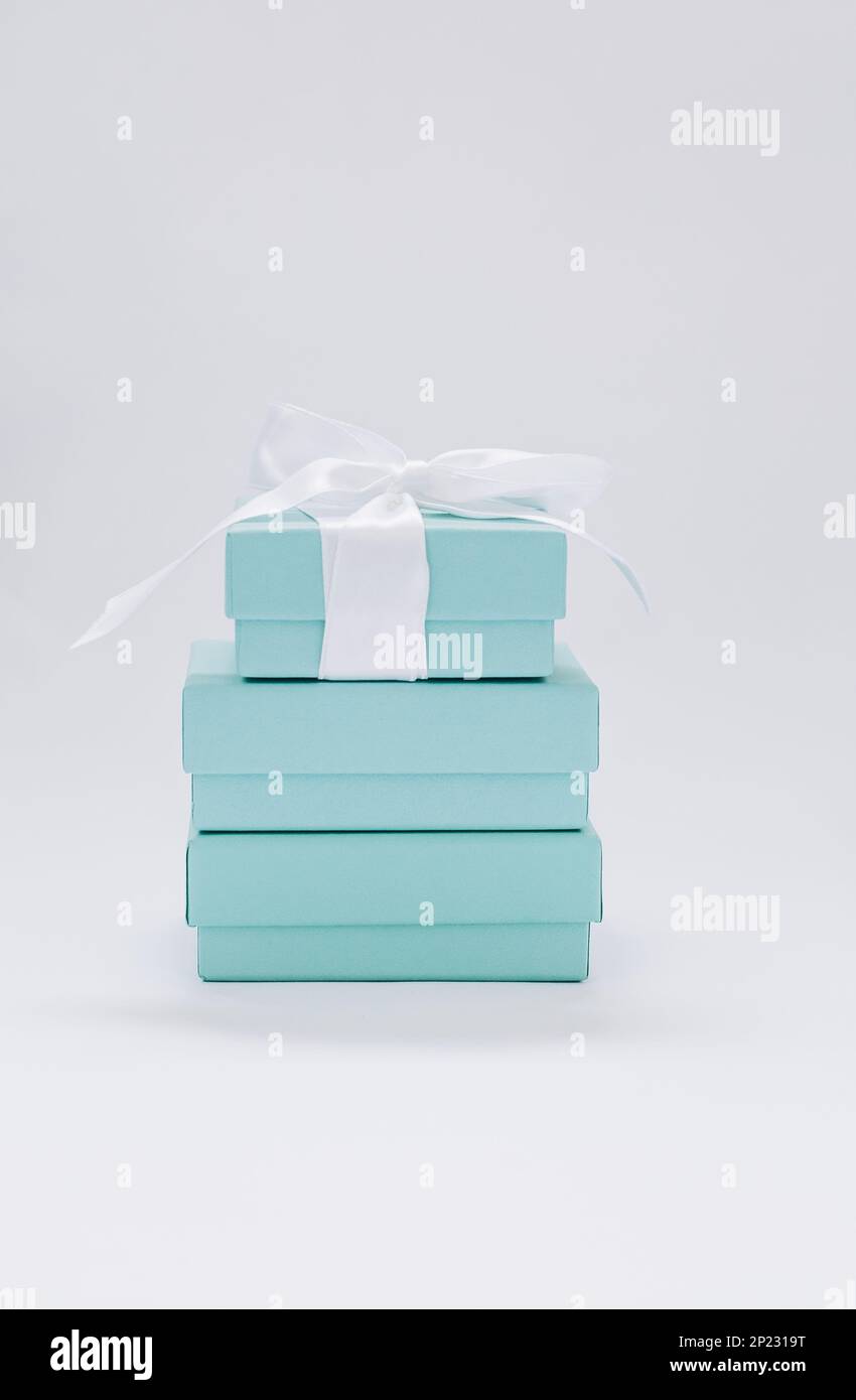How To Tie Ribbon On Tiffany Box at John Brad blog