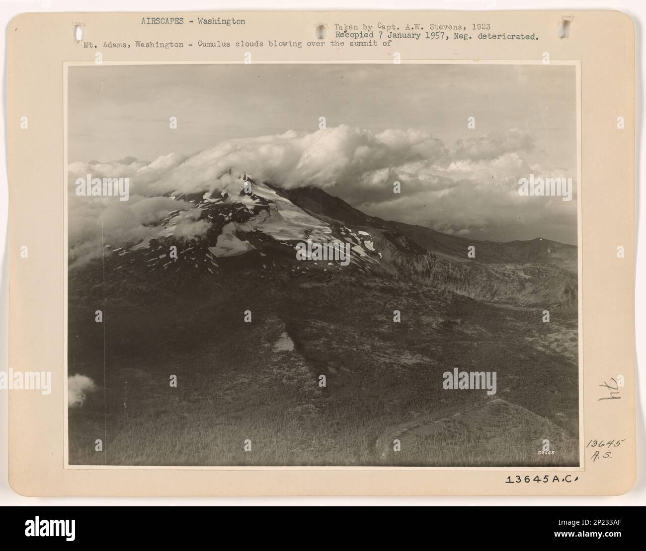 Aerial view of mount adams hi-res stock photography and images - Alamy