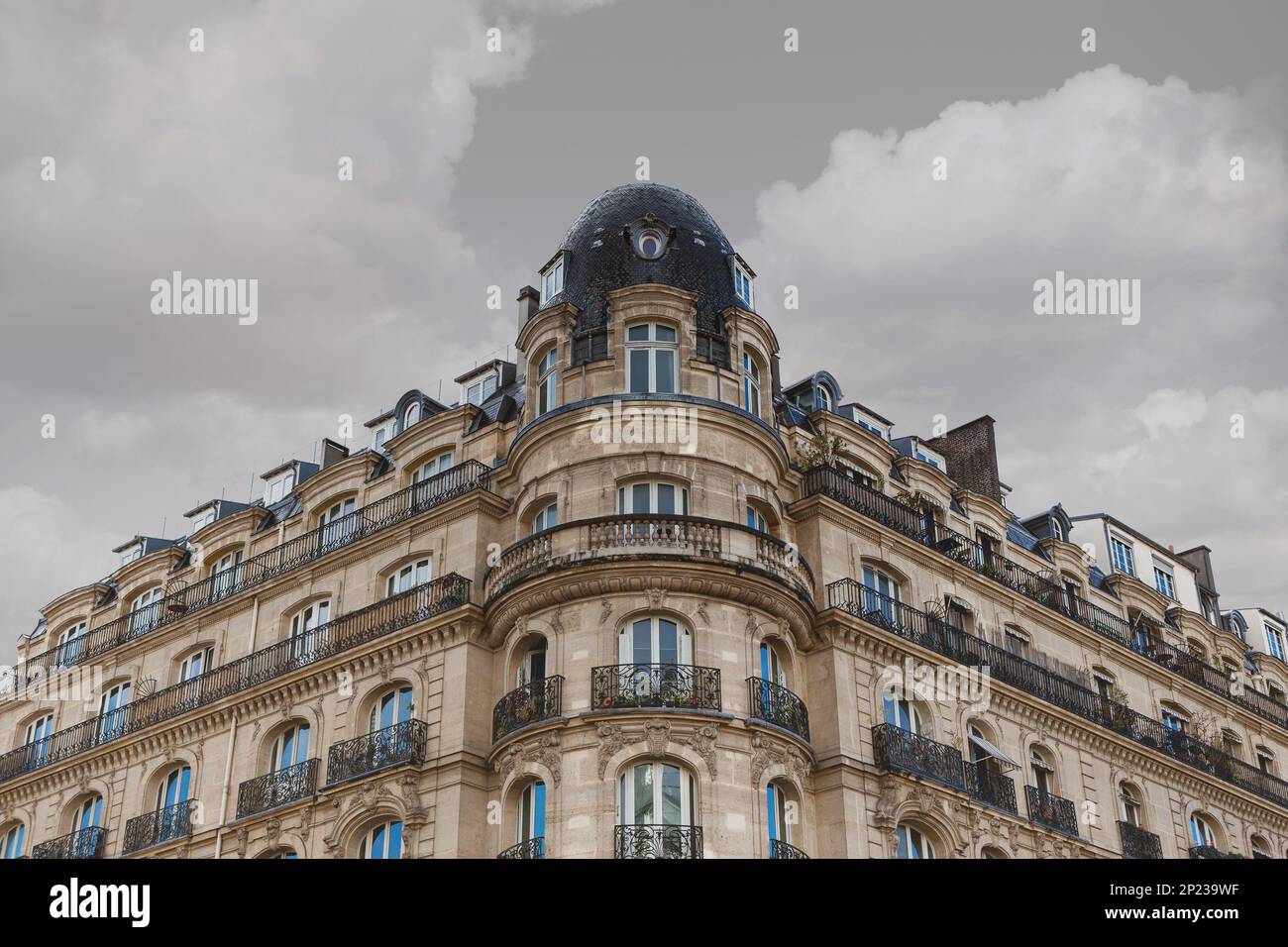 Classic apartment in paris hi-res stock photography and images - Alamy