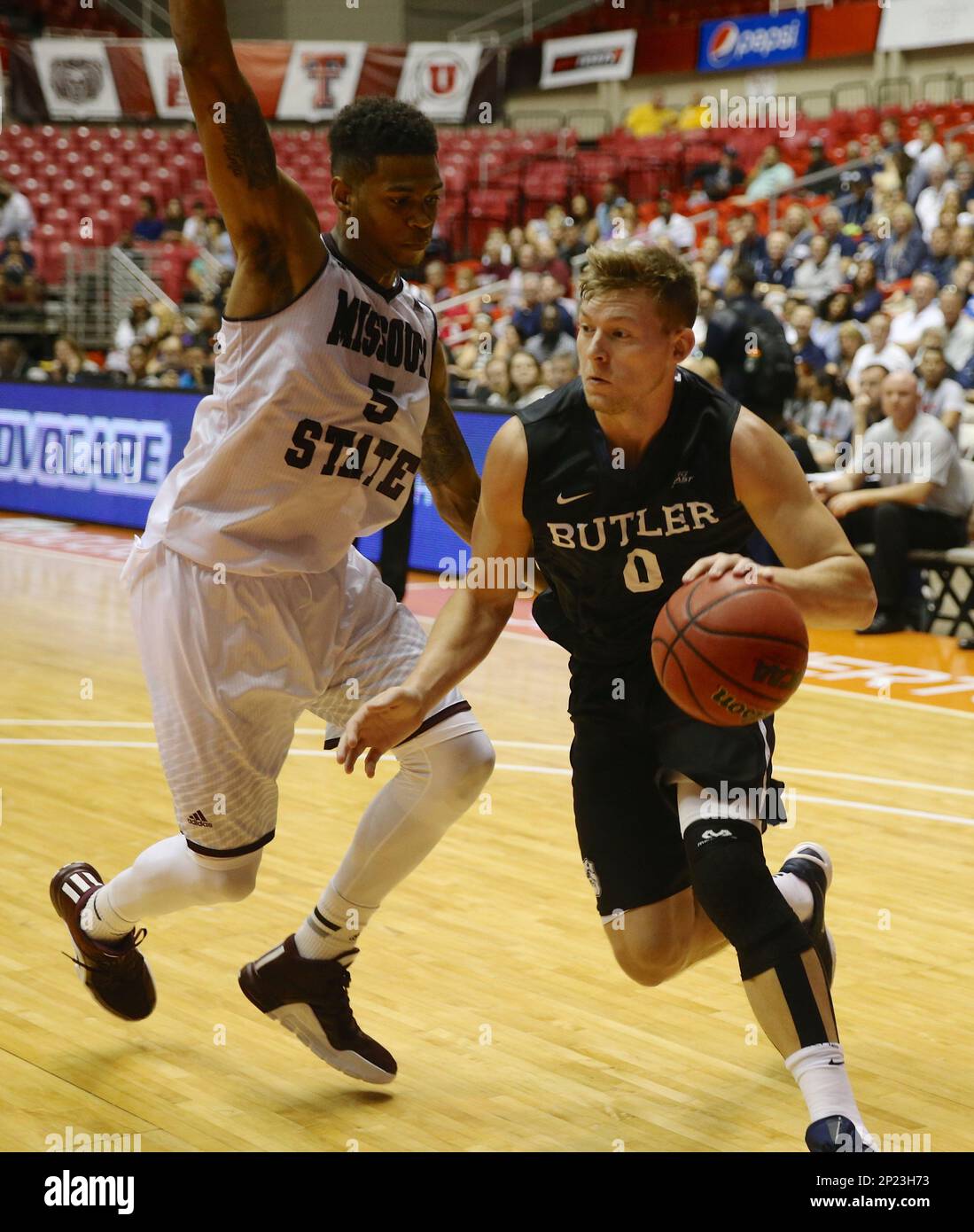 19 November 2015: Butler Bulldogs forward Austin Etherington (0) drives ...