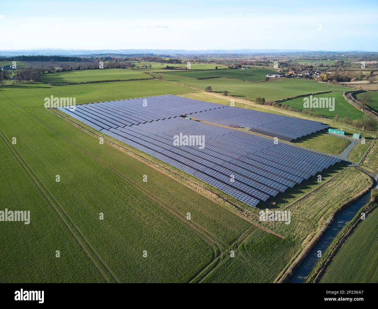 English solar farm hi-res stock photography and images - Alamy
