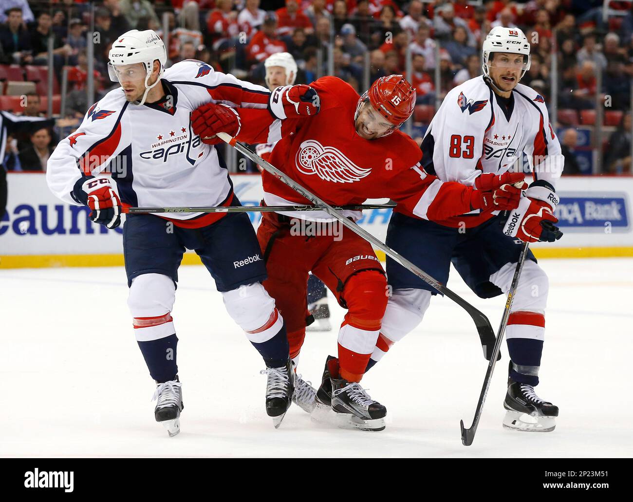 Detroit Red Wings center Riley Sheahan (15) skates through Washington ...